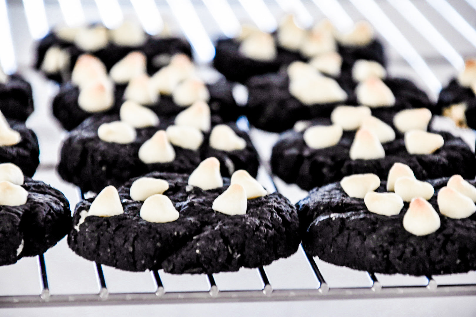 Charcoal White Chocolate Chip Cookies – gr8nola